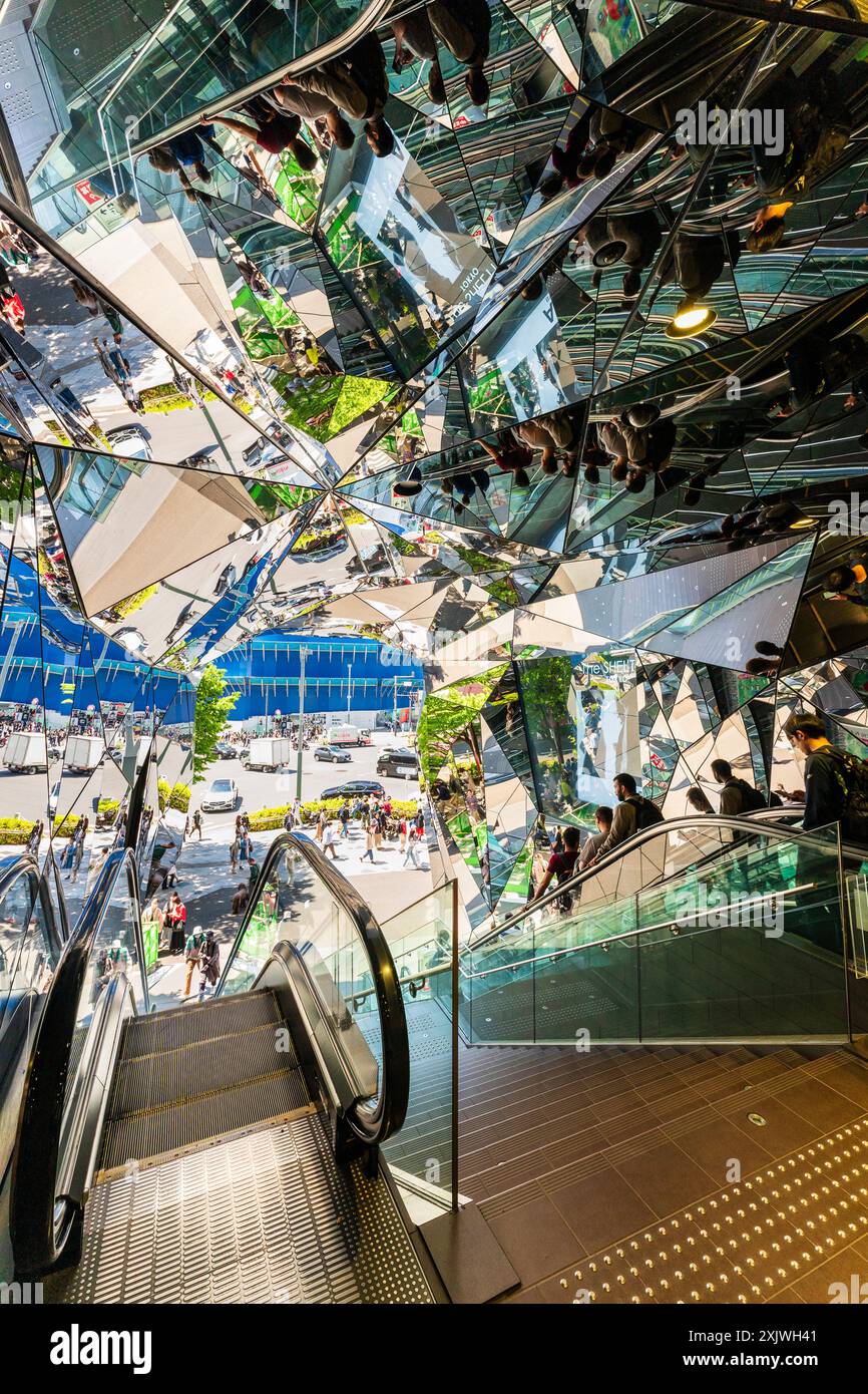 Tokyu Plaza, Omotesando Harajuku store entrance with kaleidoscopic ...