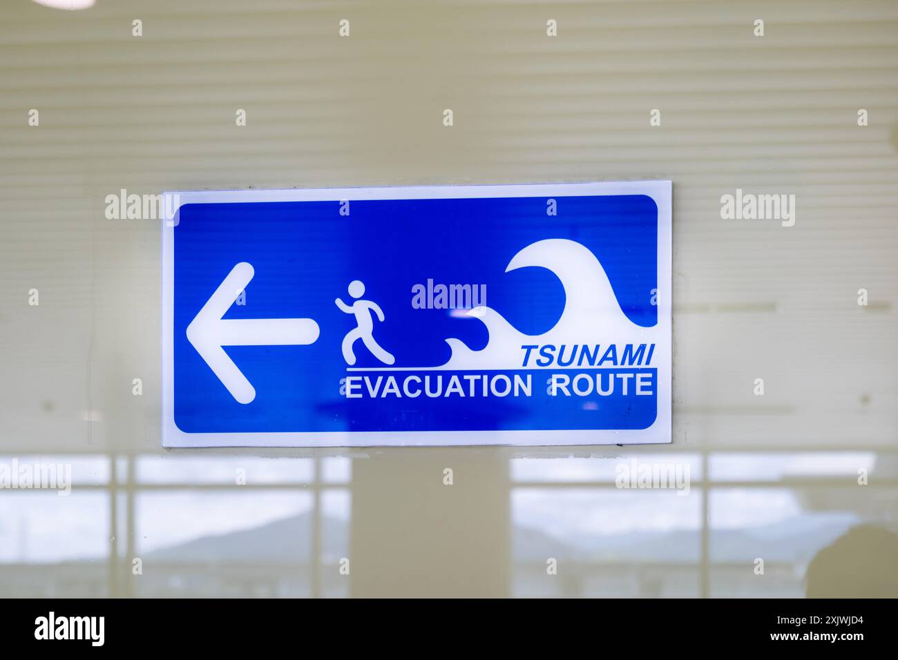 Tsunami evacuation sign california hi-res stock photography and images ...