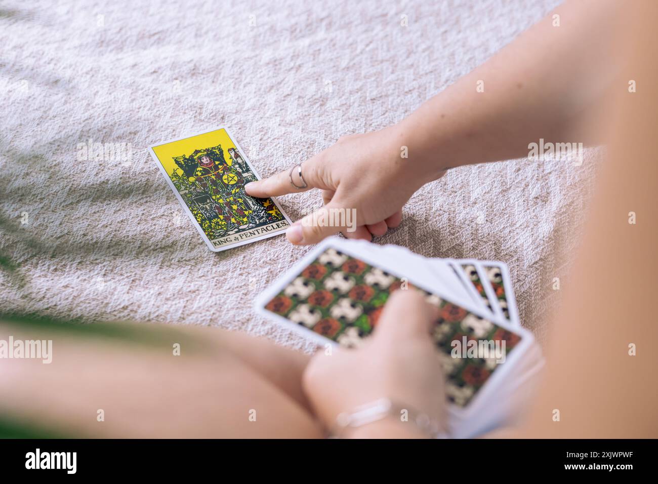 Young woman lays out tarot cards Stock Photo - Alamy