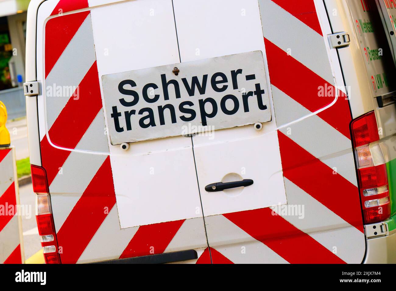 Schwerguttransporter hi-res stock photography and images - Alamy