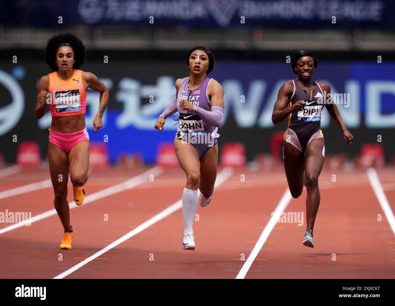 Yemi Mary John in action with Jodie Williams and Ama Pipi in the Women ...