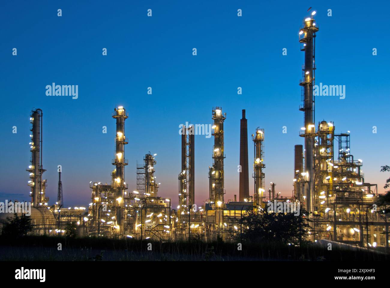 Petrochemicals plant hi-res stock photography and images - Alamy