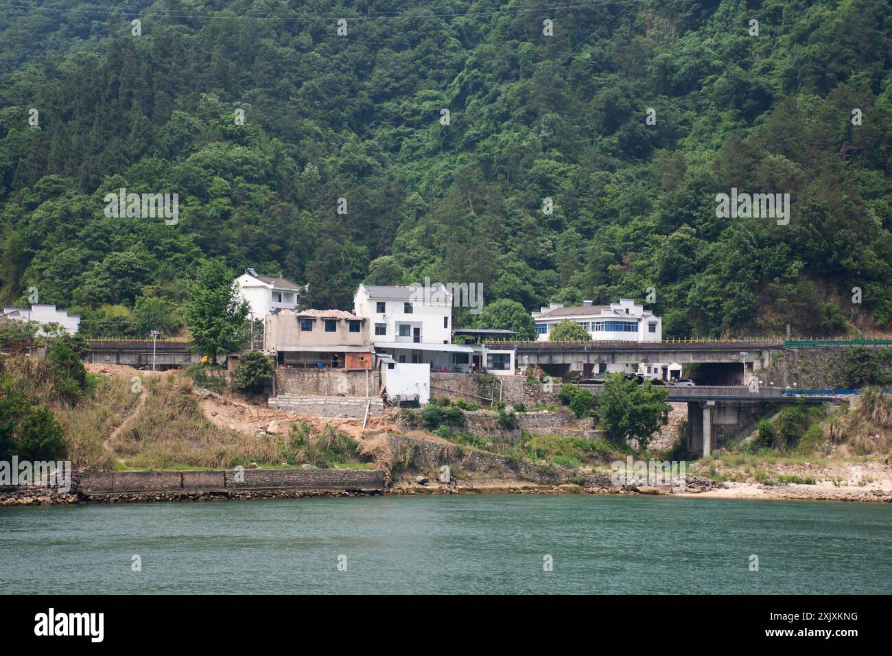 View landscape riverside yangtze river and life lifestyle cityscape ...