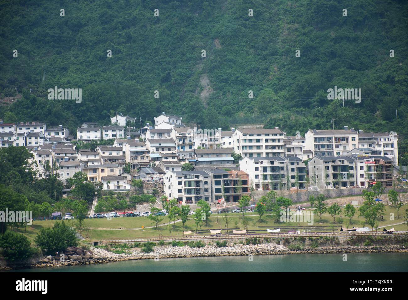 View landscape riverside yangtze river and life lifestyle cityscape ...