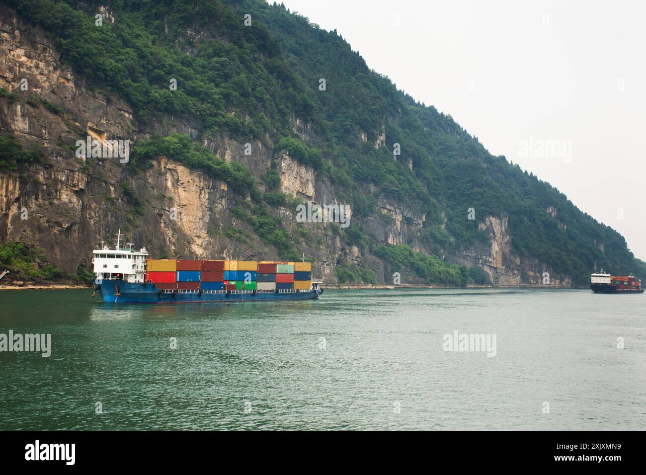 Chinese people drive sail barge and tugboat cargo ship delivery ...