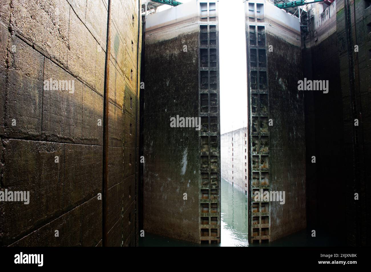 Traffic boat door navigation lock of Three Gorges Dam and spillways ...