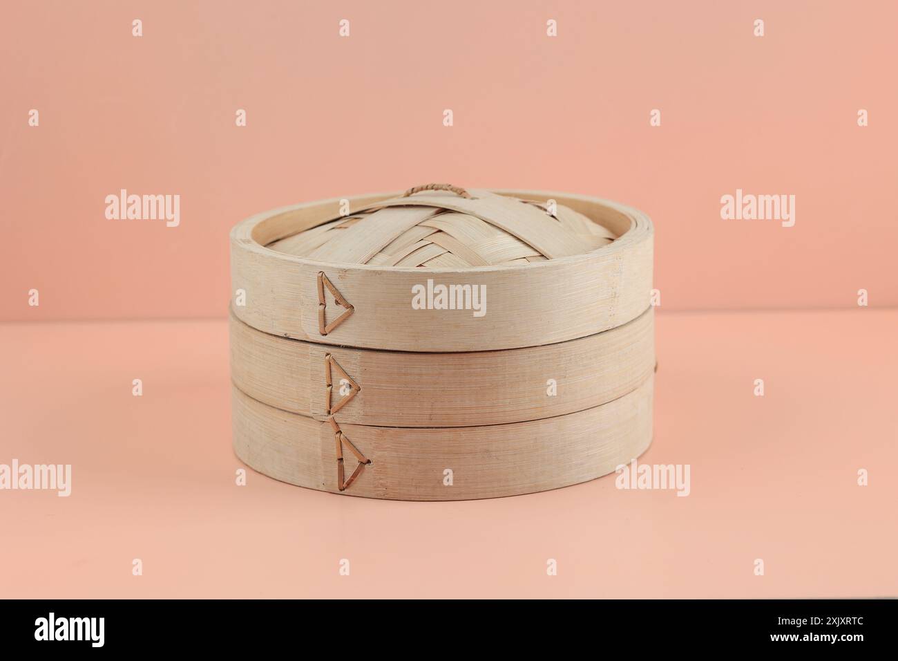 Stack of bamboo steamer hi-res stock photography and images - Alamy