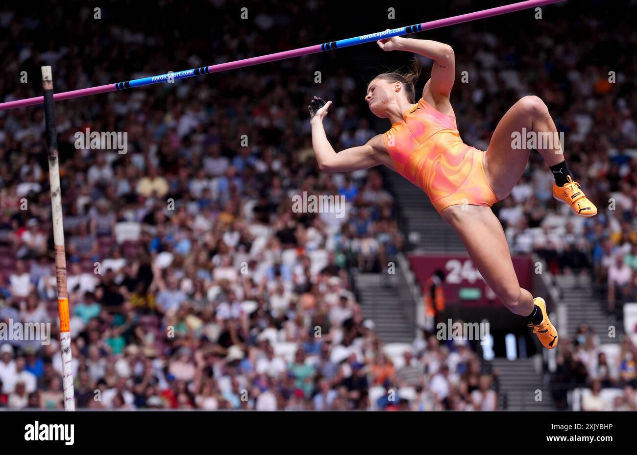 Kennedy pole vault hi-res stock photography and images - Alamy