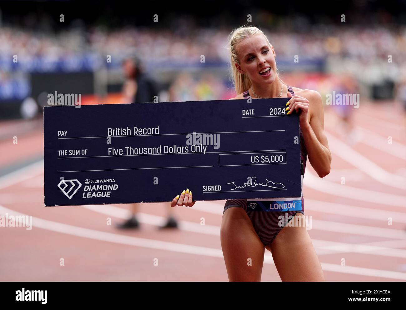 Keely Hodgkinson of Great Britain celebrates after winning the Women's ...