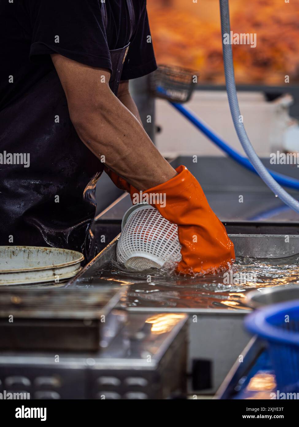 Commercial kitchen staff cleaning hi-res stock photography and images ...