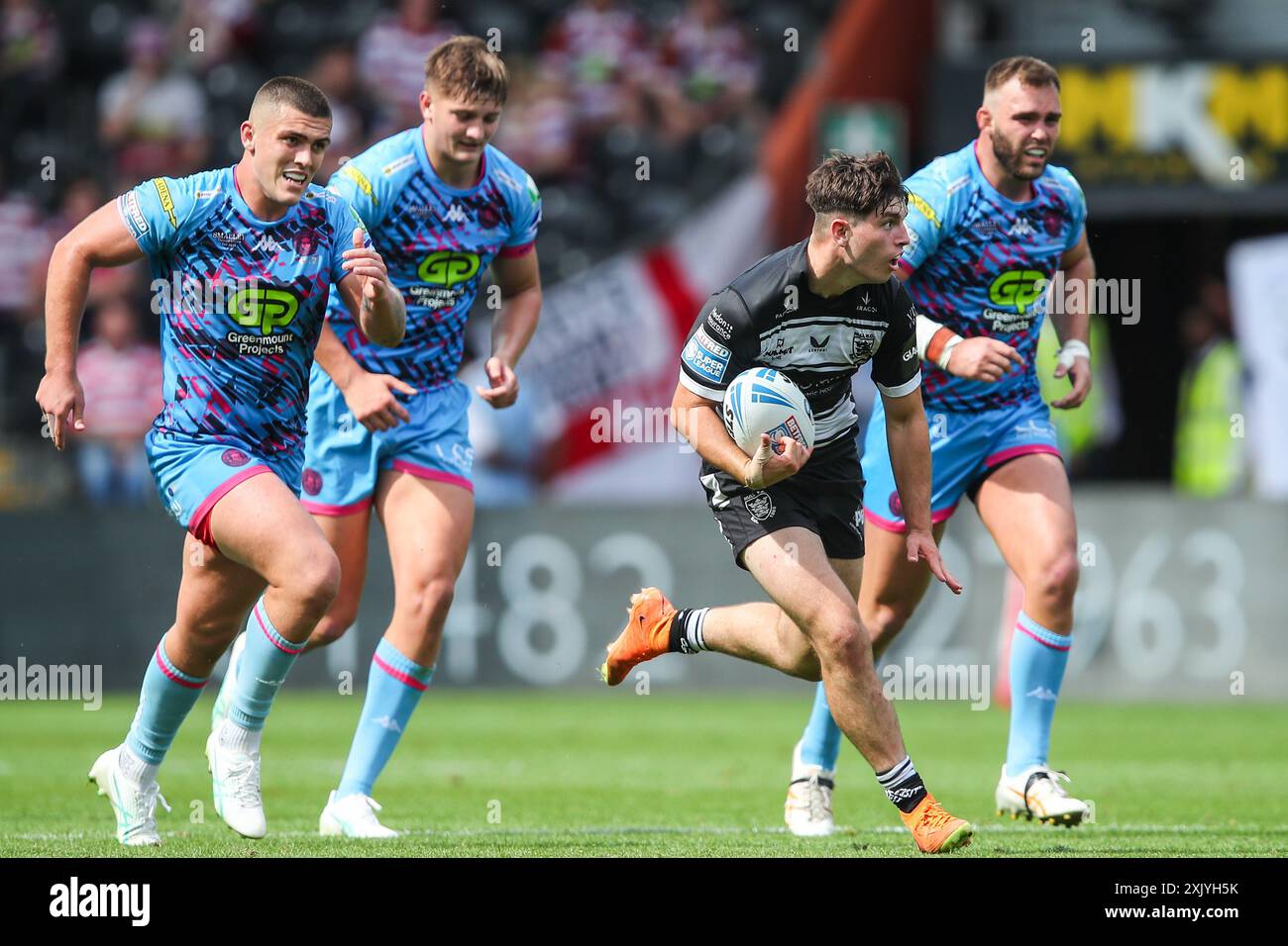 Jack Charles of Hull FC breaks with the ball during the Betfred Super ...