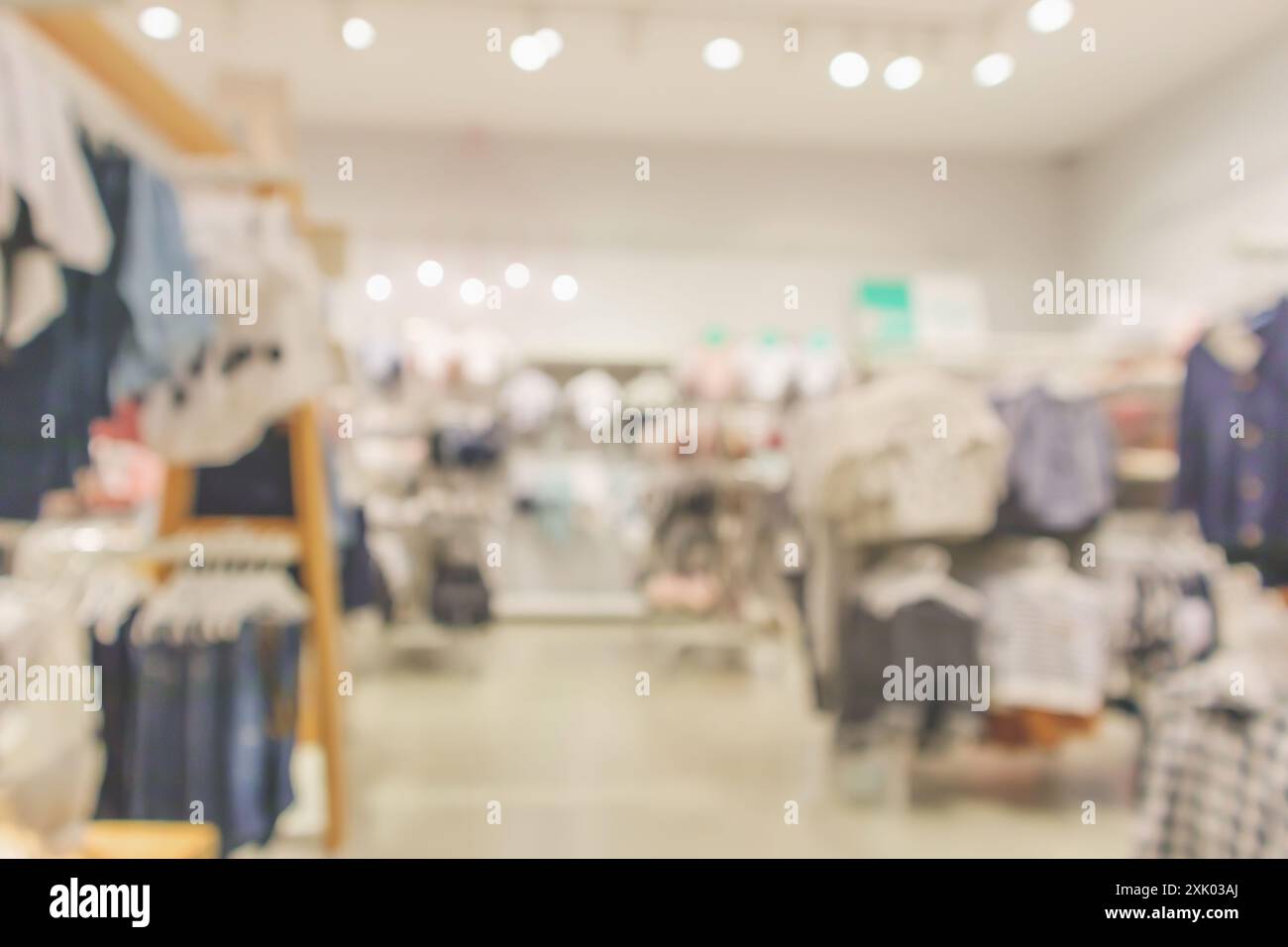 Woman window shopping blur hi-res stock photography and images - Alamy