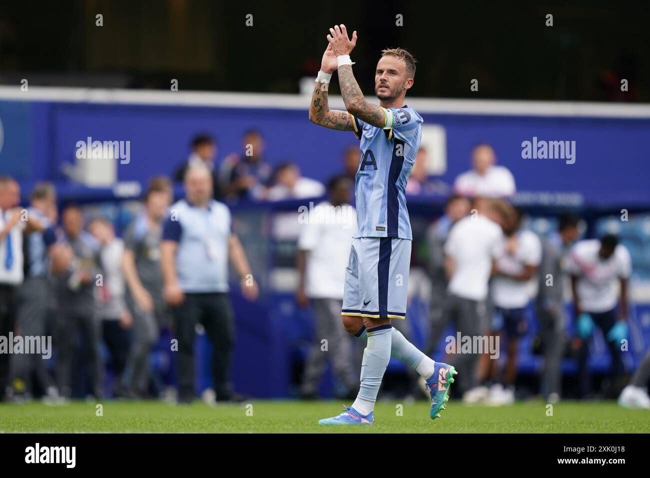 Clapping football qpr hi-res stock photography and images - Alamy
