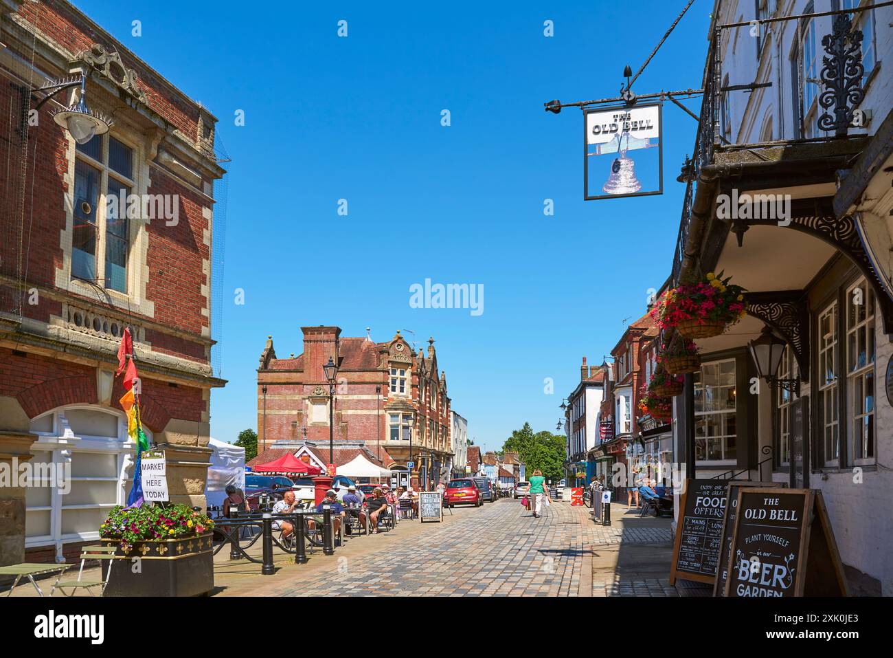 Uk town centre street urban architecture hi-res stock photography and ...