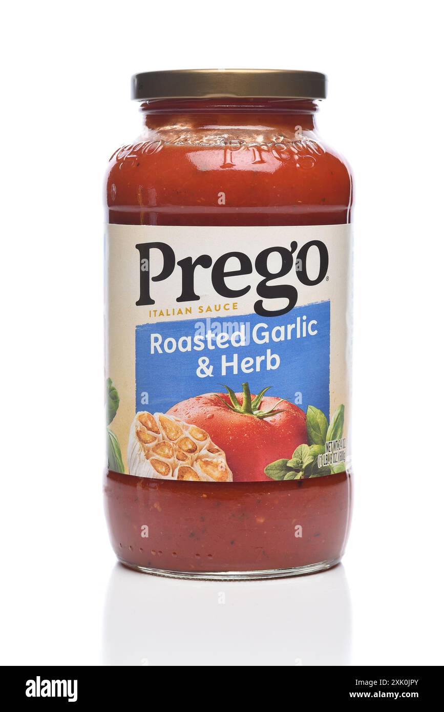 IRVINE, CALIFORNIA - 19 JULY 2024: A jar of Prego Roasted Garlic and ...