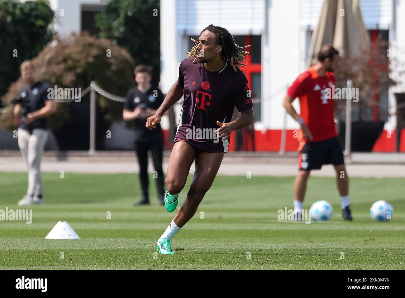 Sacha Boey (FC Bayern Muenchen, 23), Oeffentliches Training, FC Bayern ...