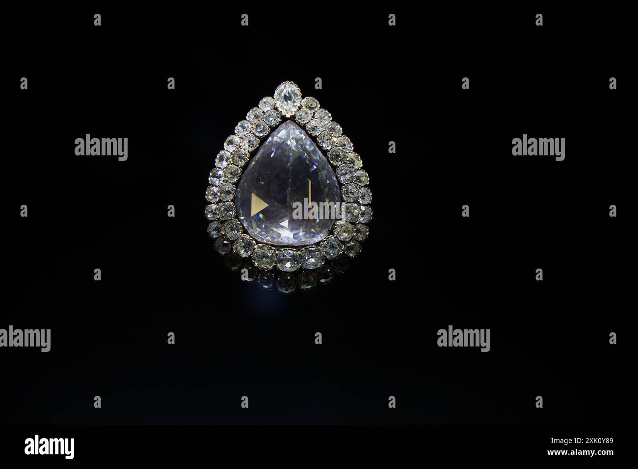 Istanbul topkapi palace jewels hi-res stock photography and images - Alamy