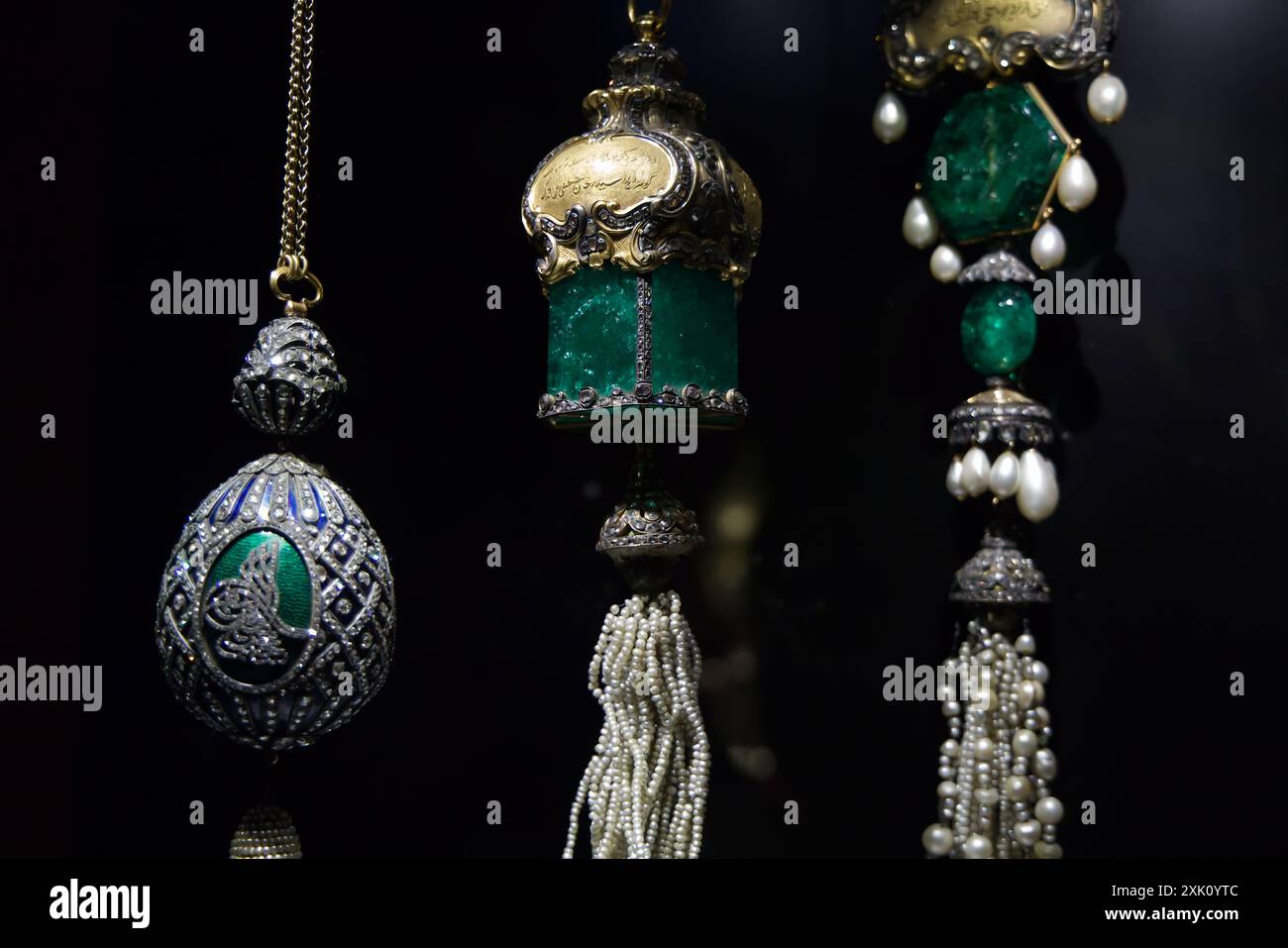 Istanbul topkapi palace jewels hi-res stock photography and images - Alamy