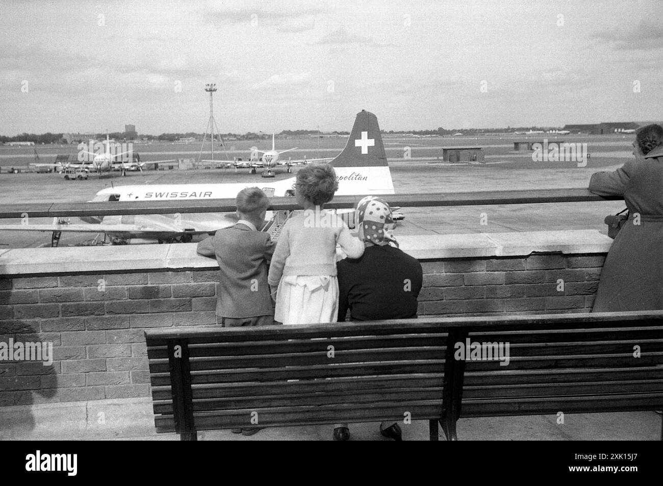 1950s air travel family Black and White Stock Photos & Images - Alamy