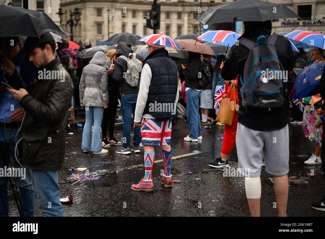 6th May,2023, London, UK: Crowds of supporters of the royal family ...