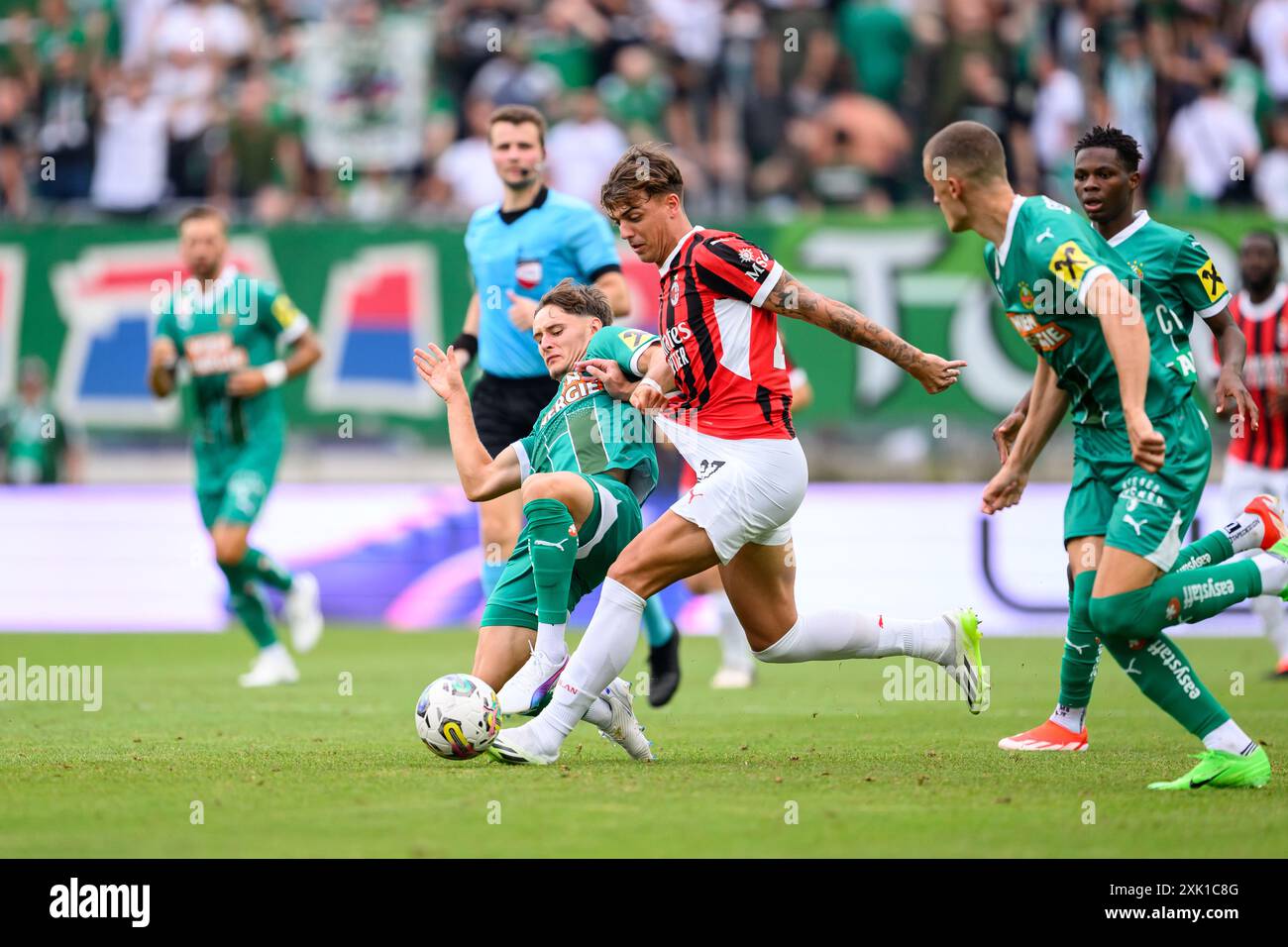 ABD0073 20240720 - WIEN - ÖSTERREICH: v.l. Moritz Oswald (SK Rapid) und ...