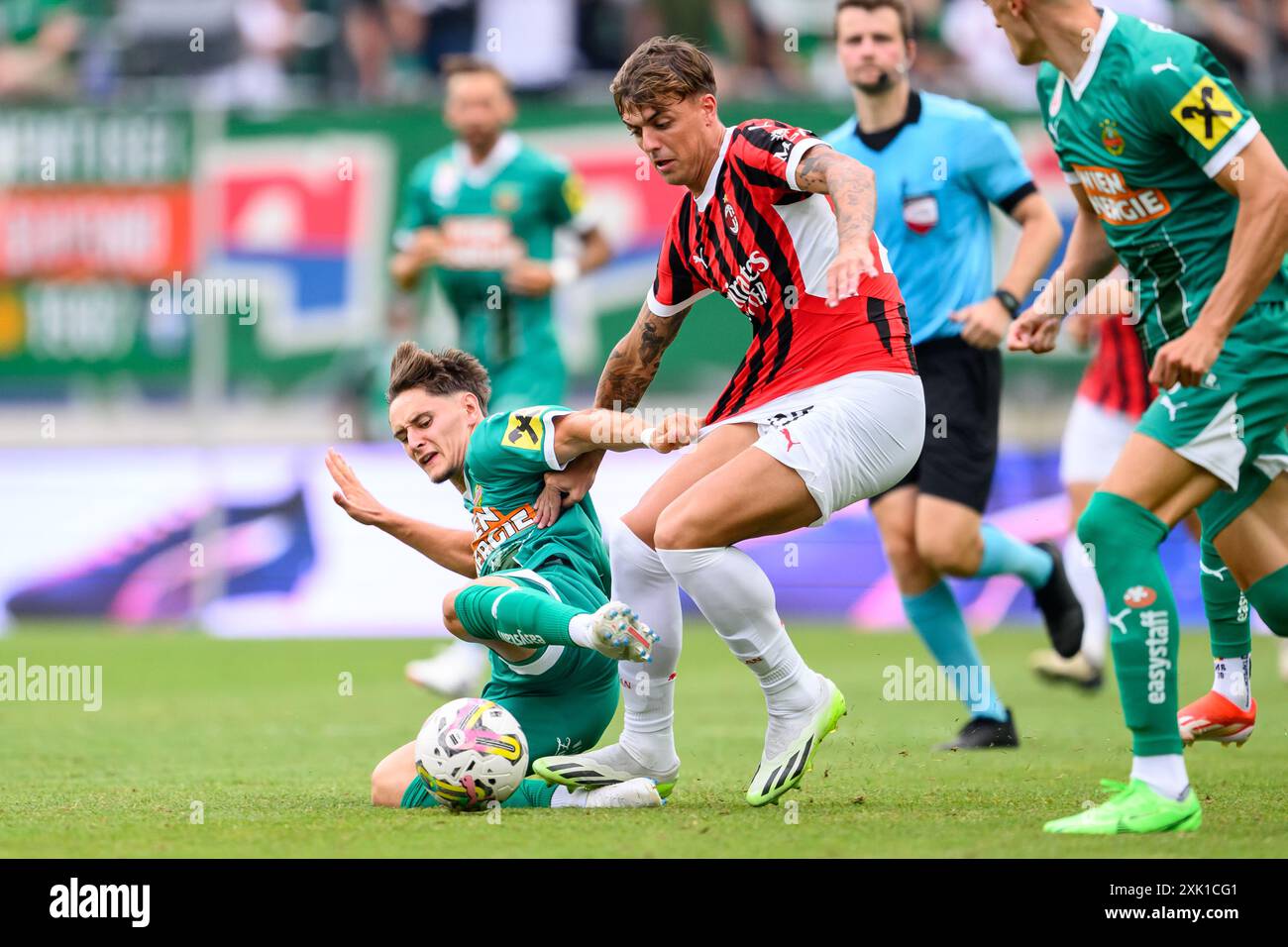ABD0074 20240720 - WIEN - ÖSTERREICH: v.l. Moritz Oswald (SK Rapid) und ...