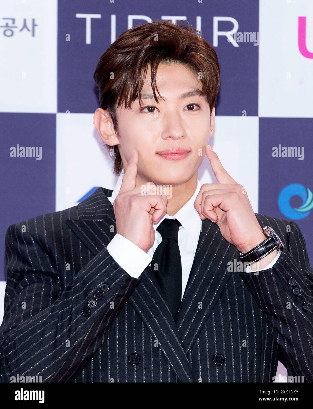 Korean actor dex hi-res stock photography and images - Alamy