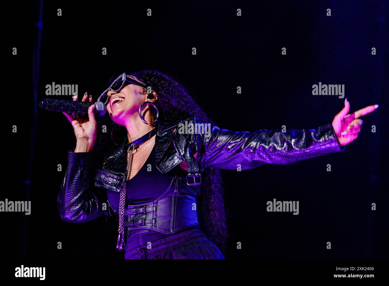Singer mya hi-res stock photography and images - Alamy