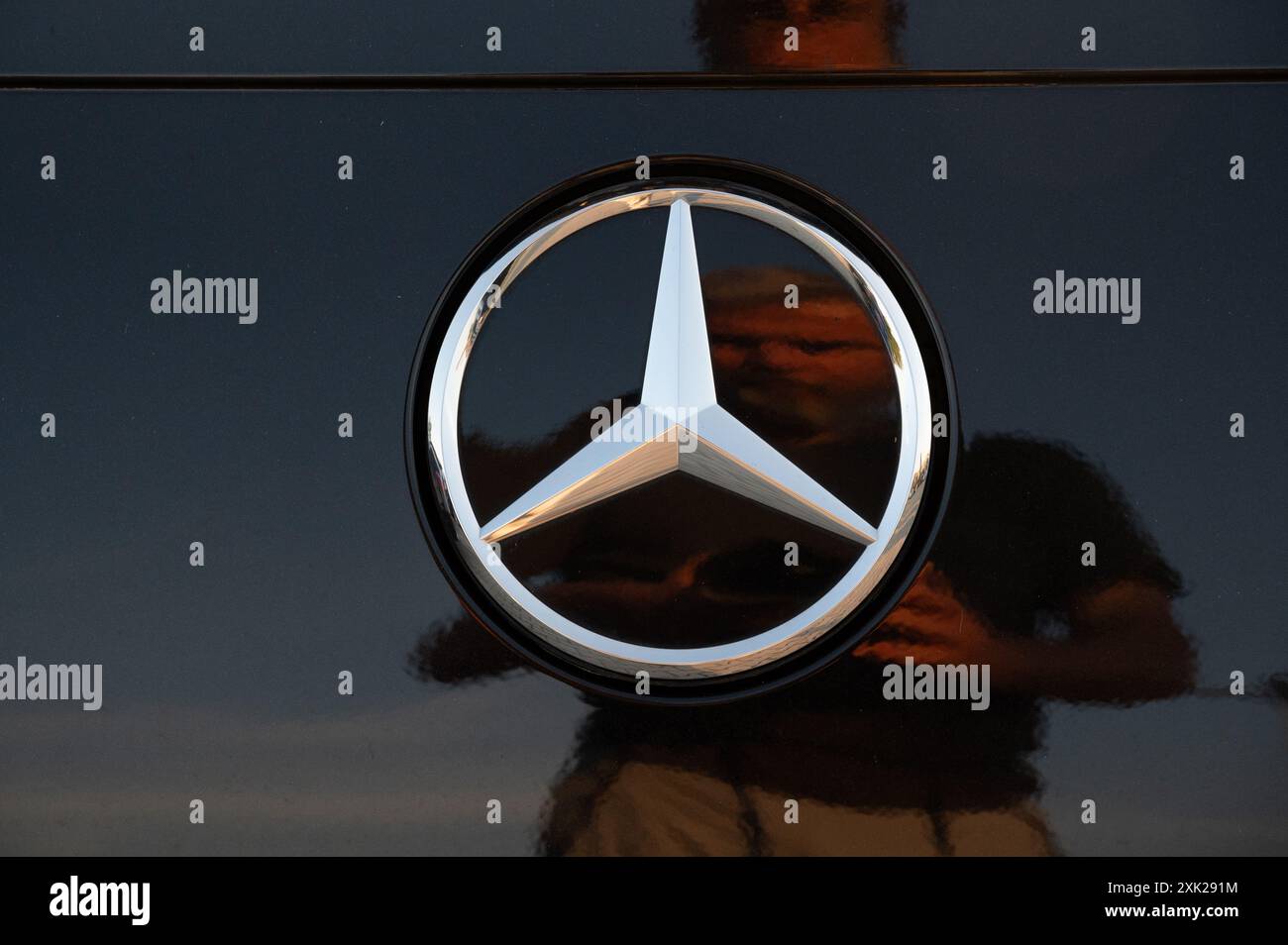 The Daimler Mercedes Benz logo and the photographer who is reflected ...