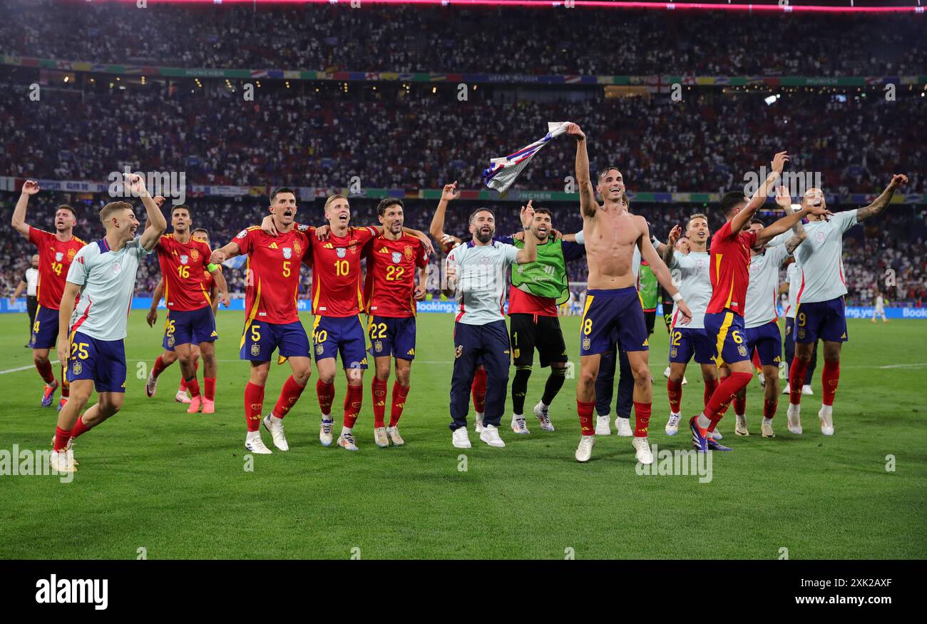 Spain football team fans hi-res stock photography and images - Alamy