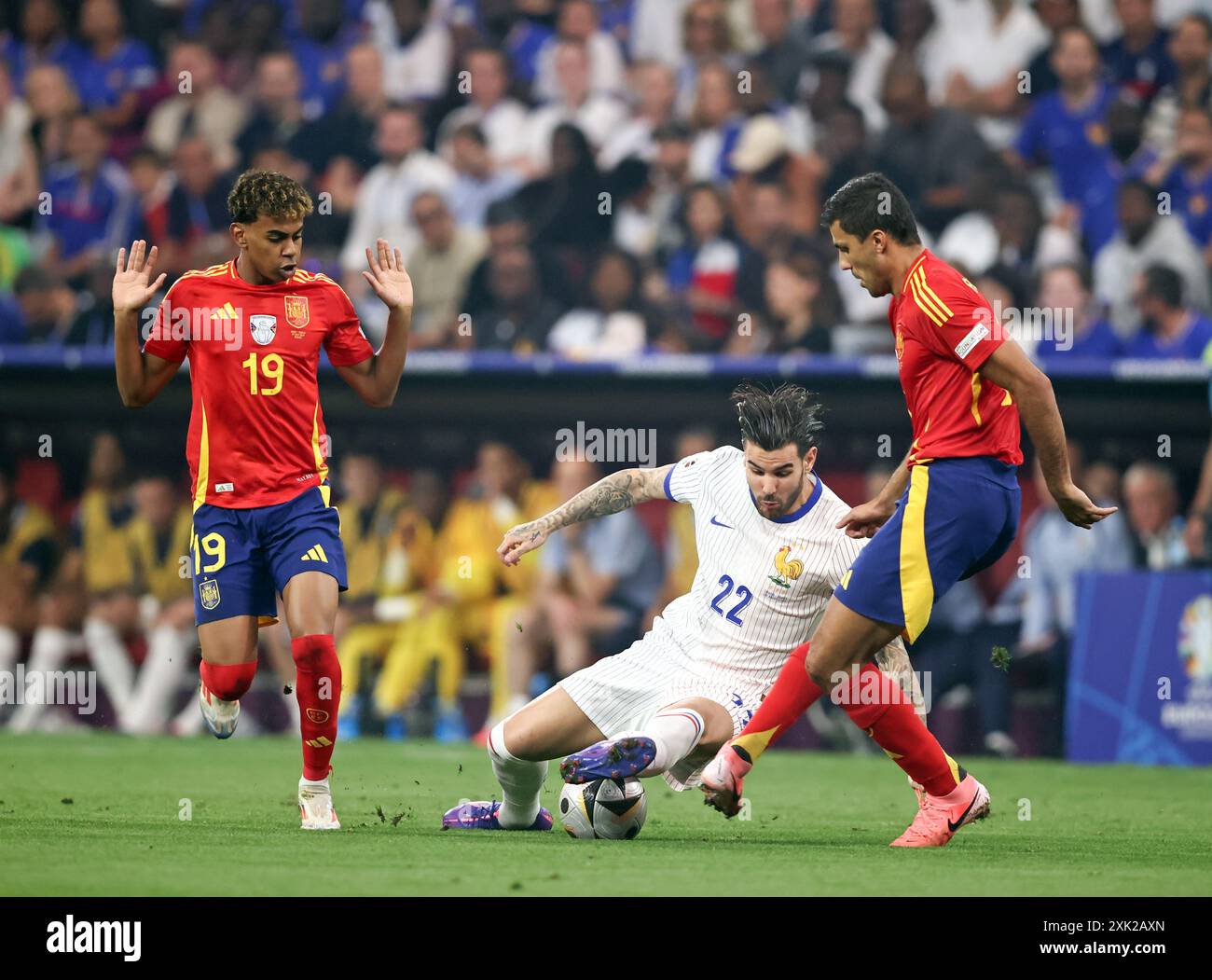 MUNICH, GERMANY - JULY 09: Rodri of Spain vies with Theo Hernandez of ...