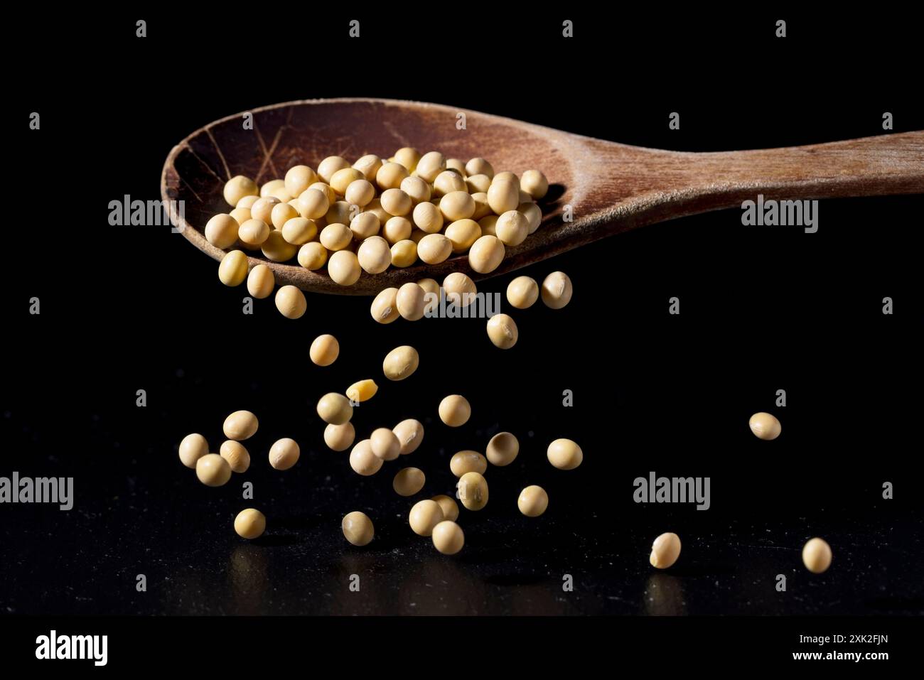 Object falling off table hi-res stock photography and images - Alamy