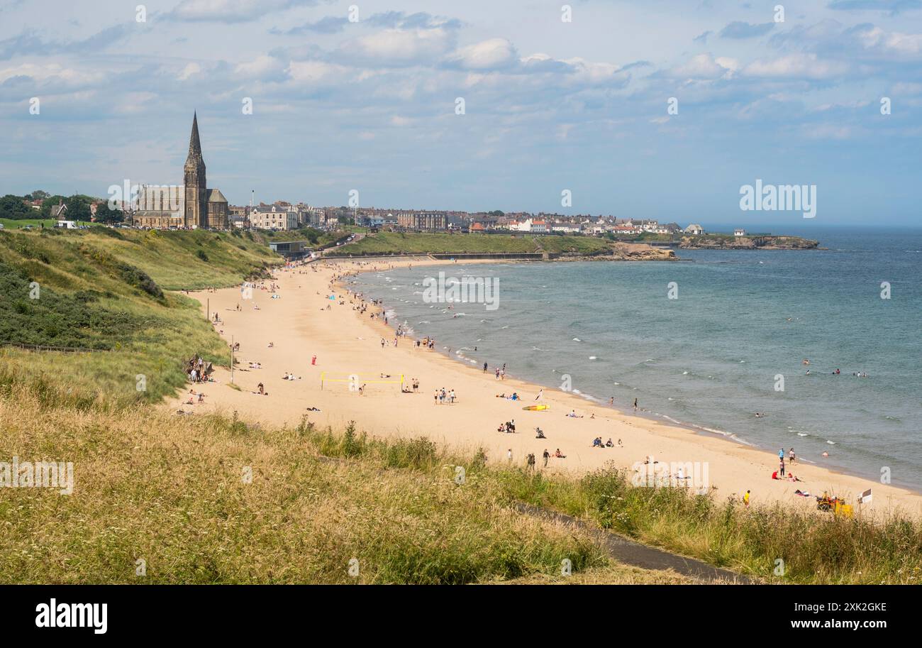UK weather 19th July 2024 People enjoying summer sunshine, Tynemouth ...