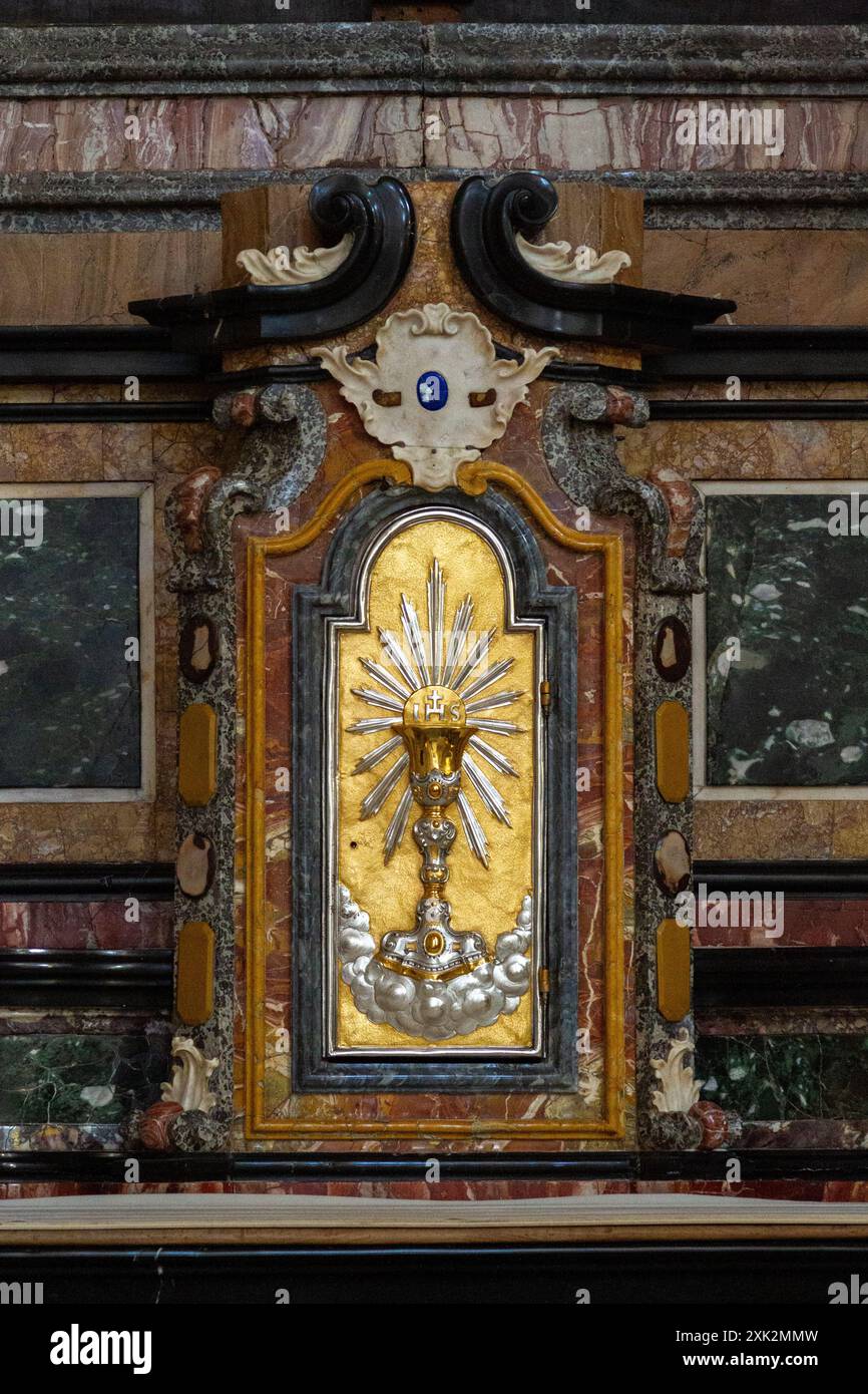 Tabernacle catholic altar hi-res stock photography and images - Alamy
