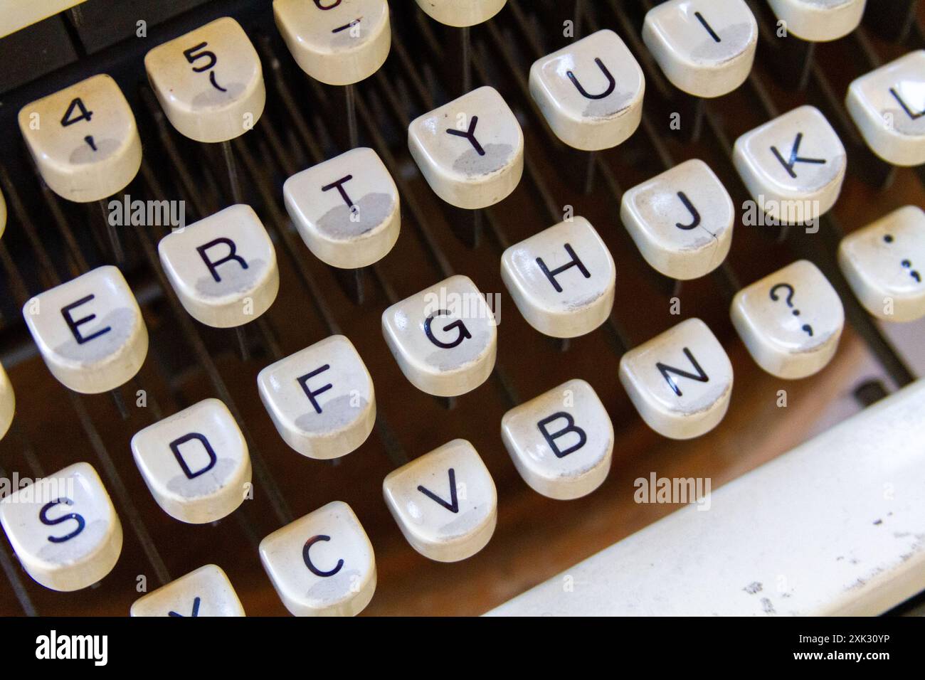 Keys of an old typewriter Stock Photo - Alamy