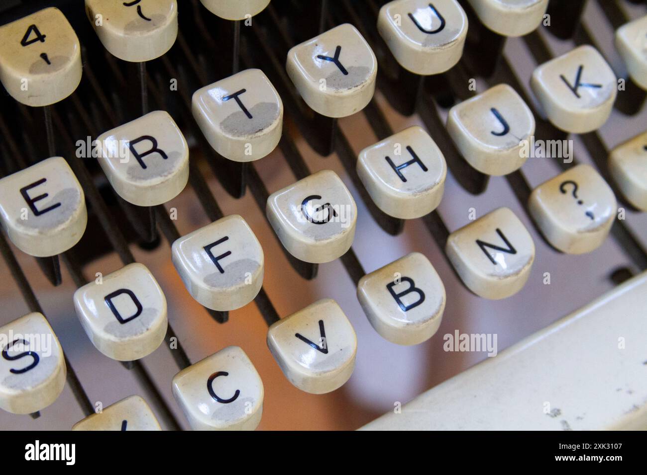 Keys of an old typewriter Stock Photo - Alamy