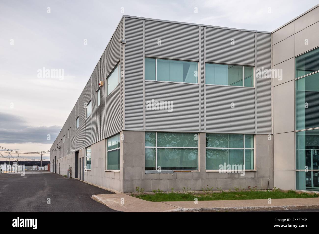 The exterior facade of a generic small business Stock Photo - Alamy