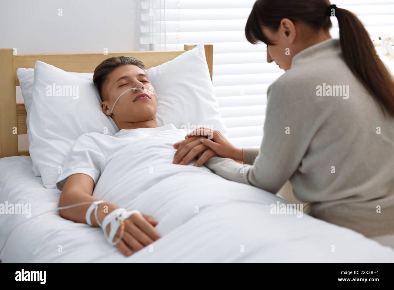 Young female patient in coma hi-res stock photography and images - Alamy