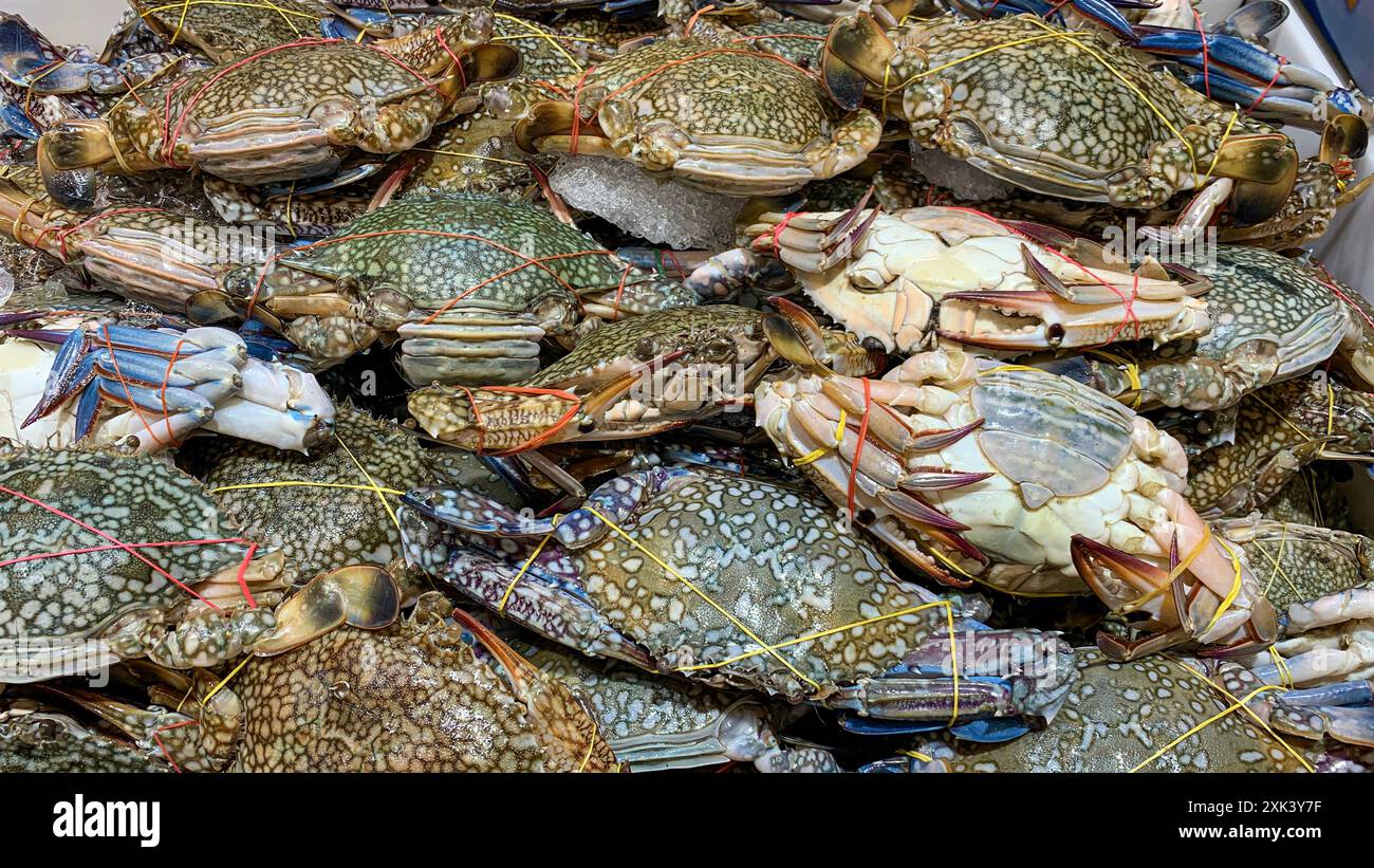 Raw crabs displayed in supermarket. Fresh seafood concept Stock Photo ...