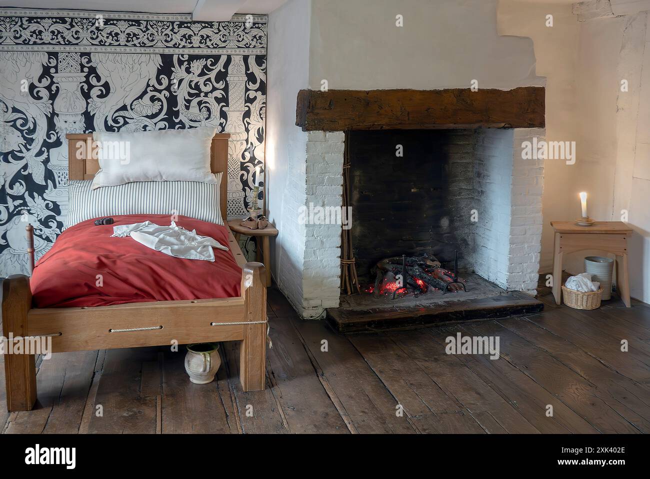 Bedroom in William Shakespeare's birthplace, Stratford-upon-Avon ...