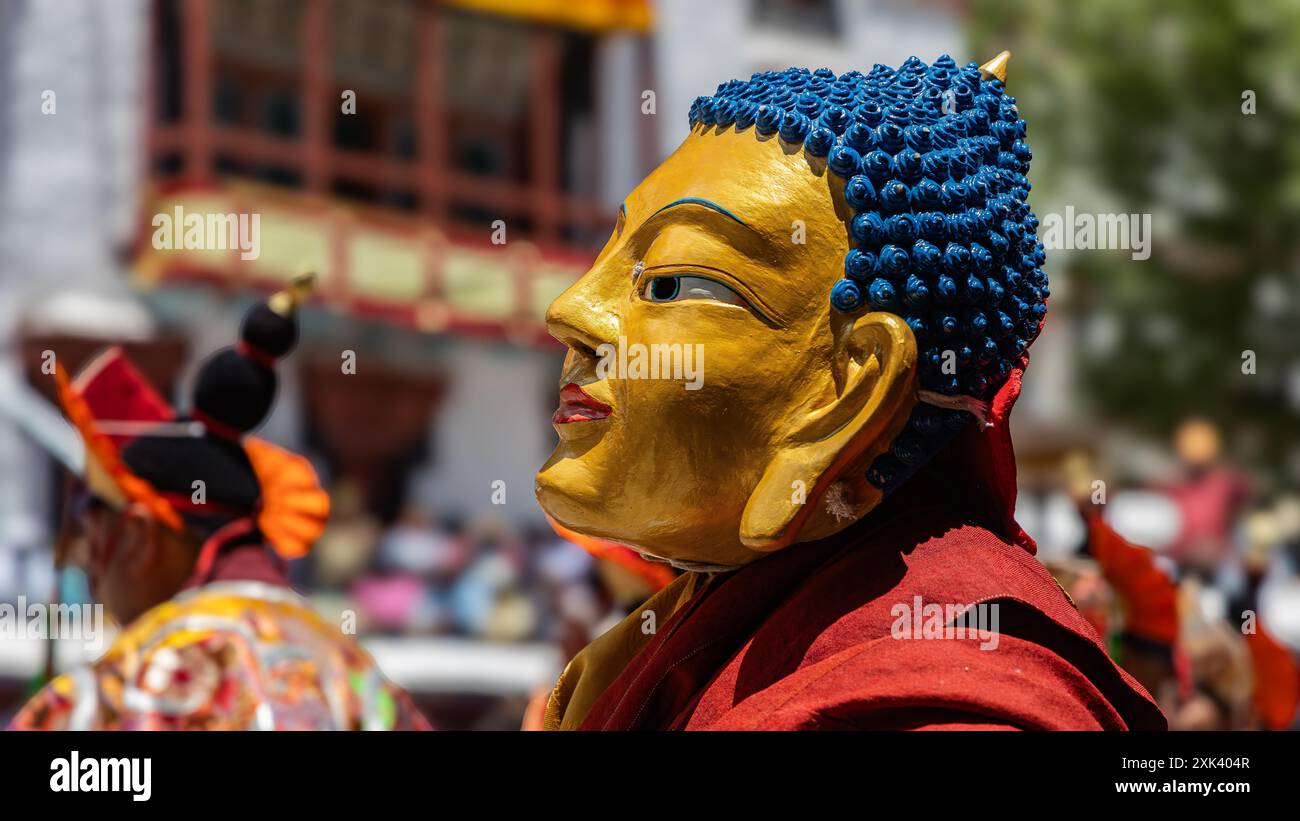 Monk statue with mask hi-res stock photography and images - Alamy