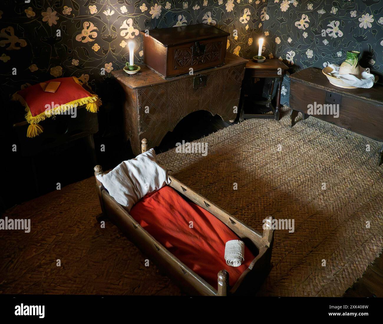 Shakespeares birthplace interior hi-res stock photography and images ...