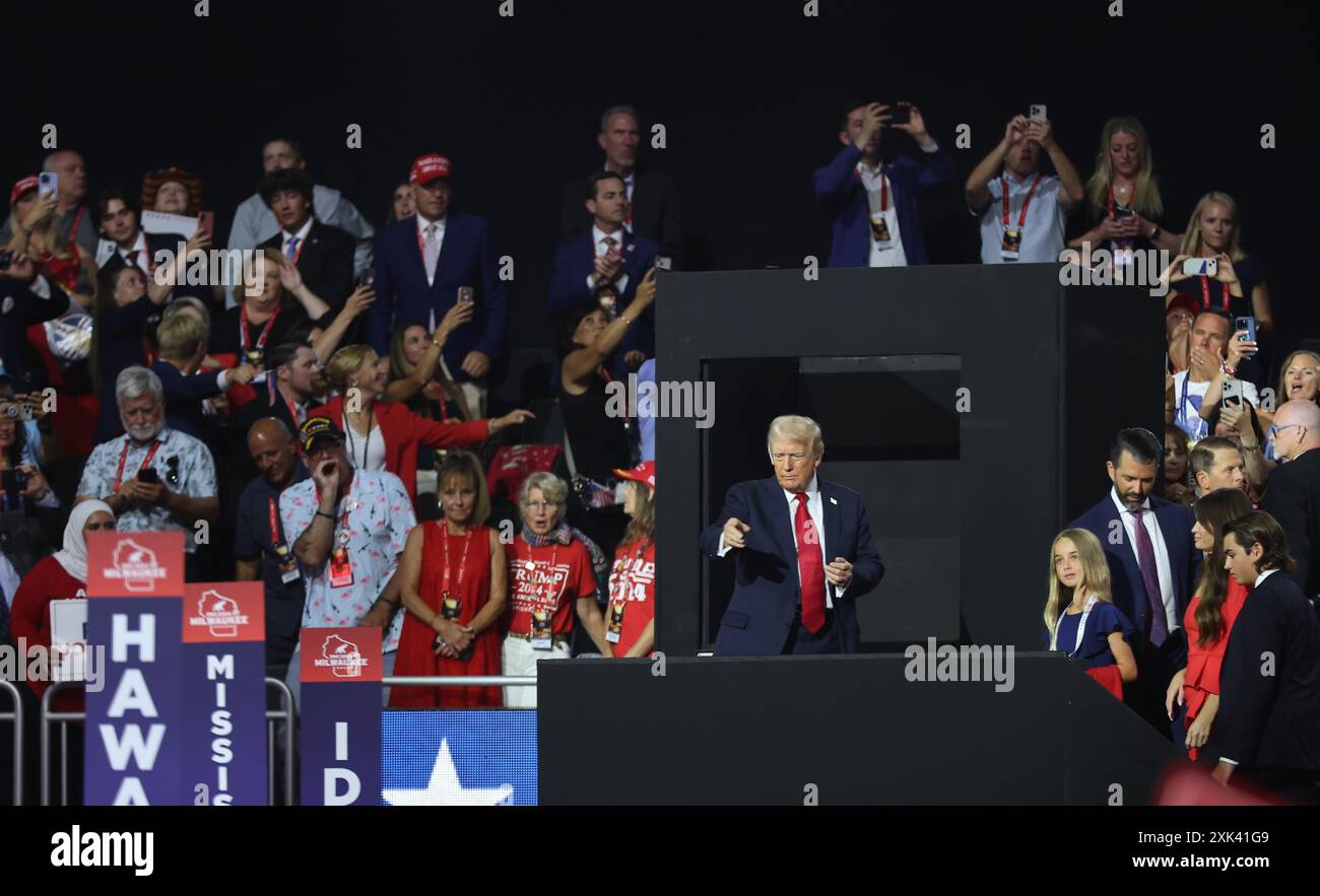 Donald trump 2024 press hi-res stock photography and images - Alamy