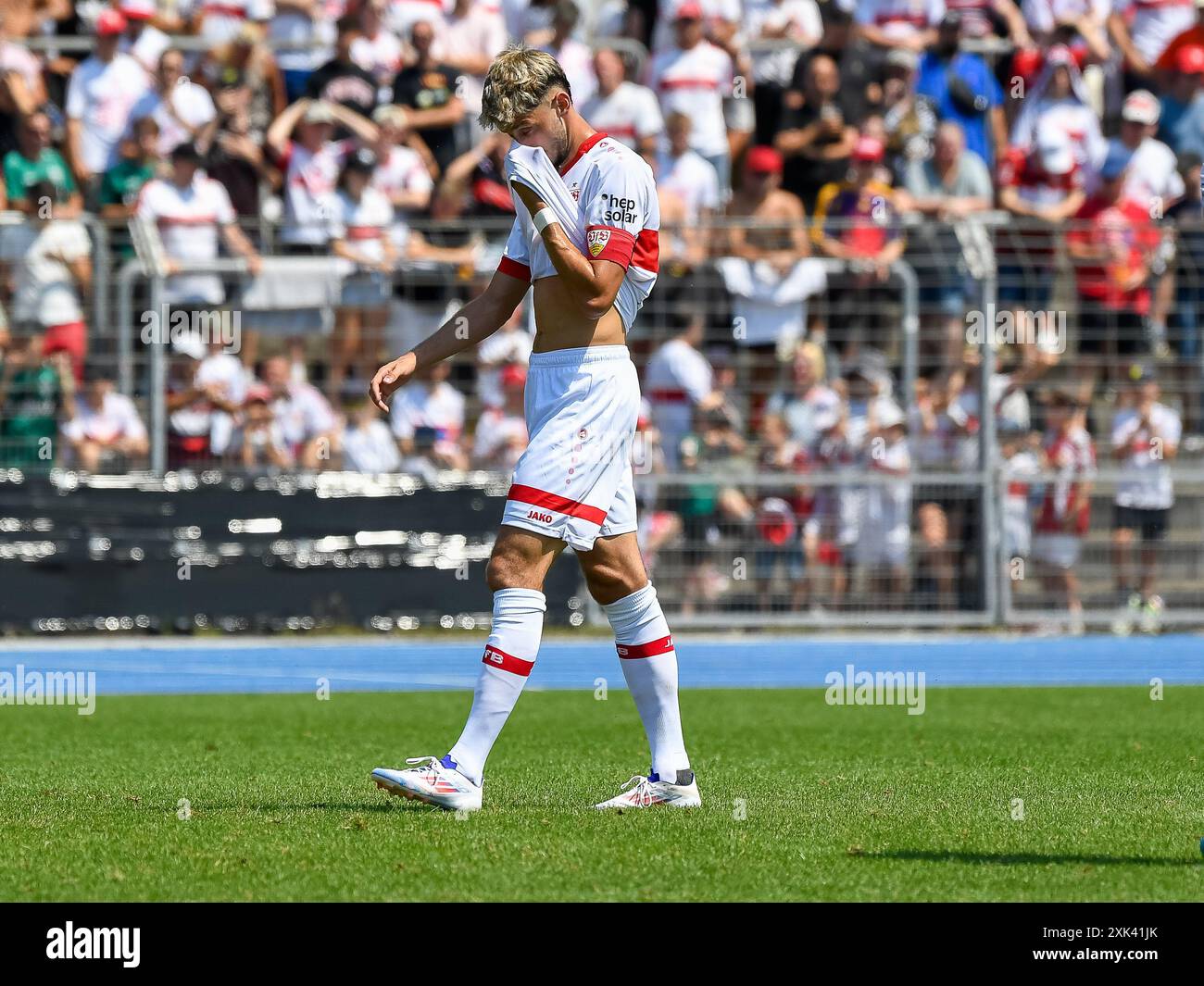 Atakan Karazor (VFB Stuttgart #16),VFB Stuttgart vs. Fortuna Sitthard ...