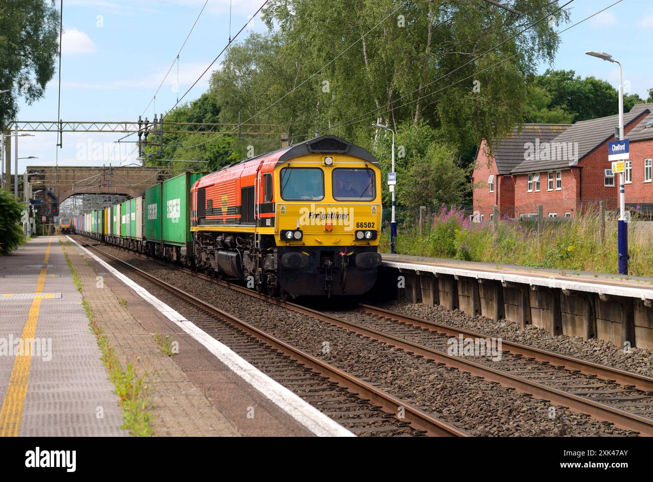 Freightliner class 66 locomotive heads Felixstowe to Trafford Park ...