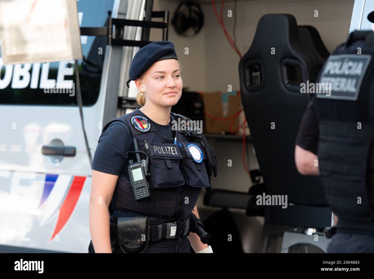 German police officers patrolling with French police forces in ...