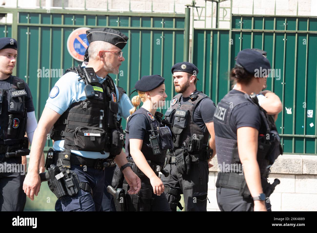 German police officers patrolling with French police forces in ...