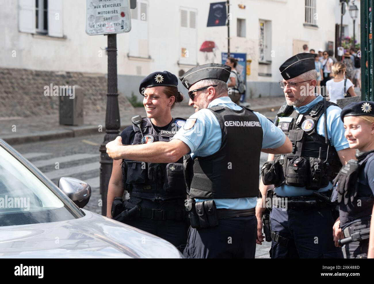 German police officers patrolling with French police forces in ...