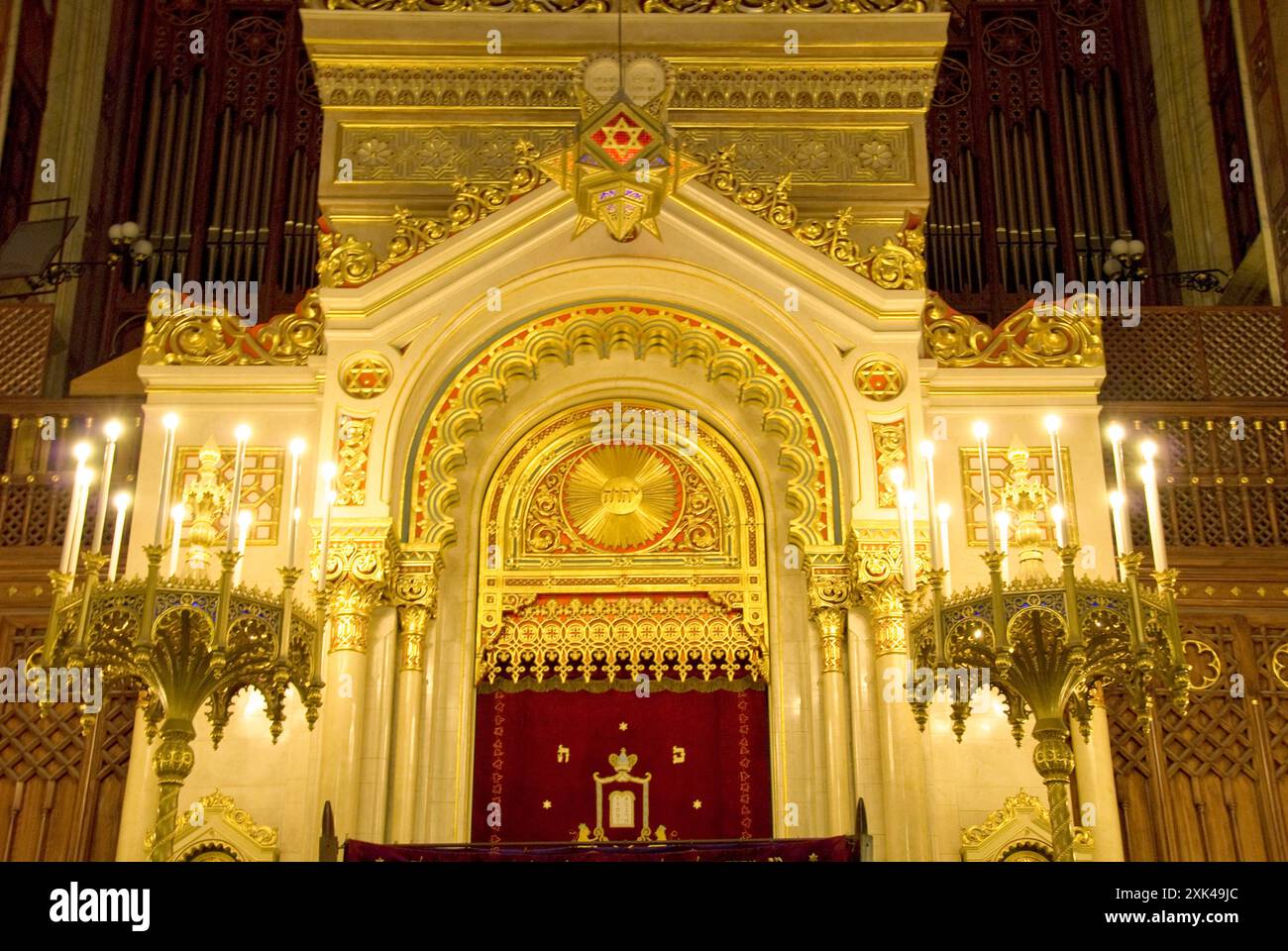 Dohany Street Synagogue interior - largest neolog synagogue in the ...