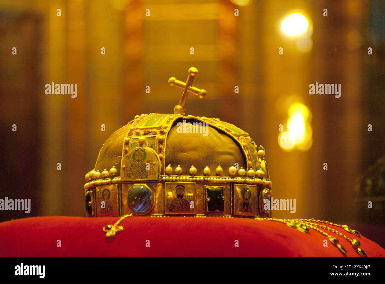 Holy Crown of Hungary displayed in House of Parliament - Budapest ...